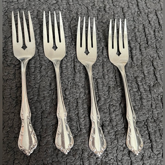 Oneida | Dining | Oneida St Louis Stainless Salad Forks 4 | Poshmark